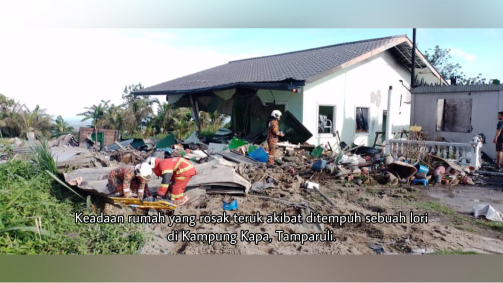 Lori rempuh rumah, sembilan sekeluarga selamat
